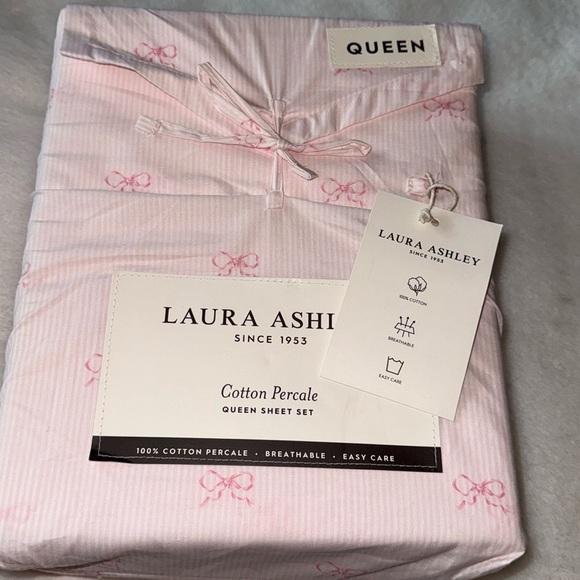 Laura Ashley | Bedding | Laura Ashley Coquette Curtsey Bow Pink Bows ...